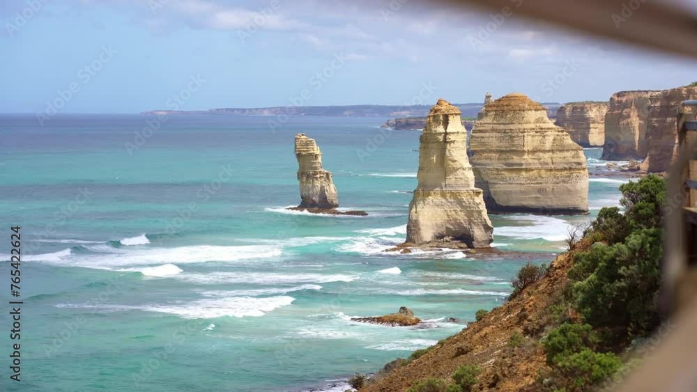 Vidéo Stock Australian coast at the twelve apostles lookout cliffs on ...