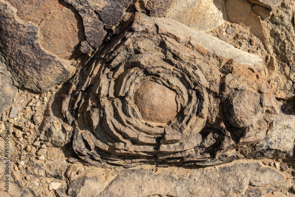 Spheroidal weathering tholeiitic basalt. onion skin weathering ...