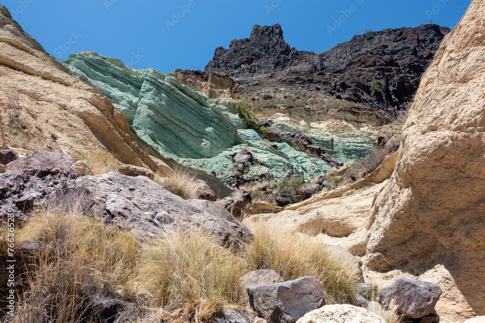 Turkoois gekleurde rotslaag Los Azulejos De Veneguera, vulkanisch ...