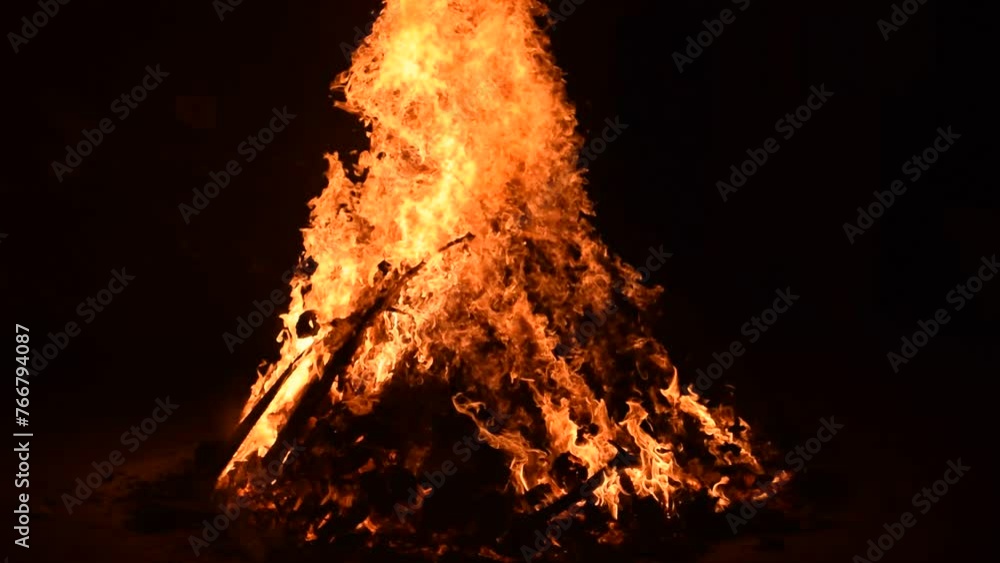 Vidéo Stock Fire flames on black background, Blaze fire flame texture ...