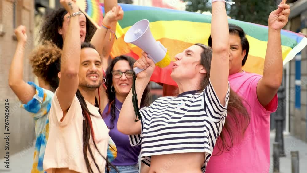 Vidéo Stock LGBTQ people with rainbow flags and a megaphone fighting ...