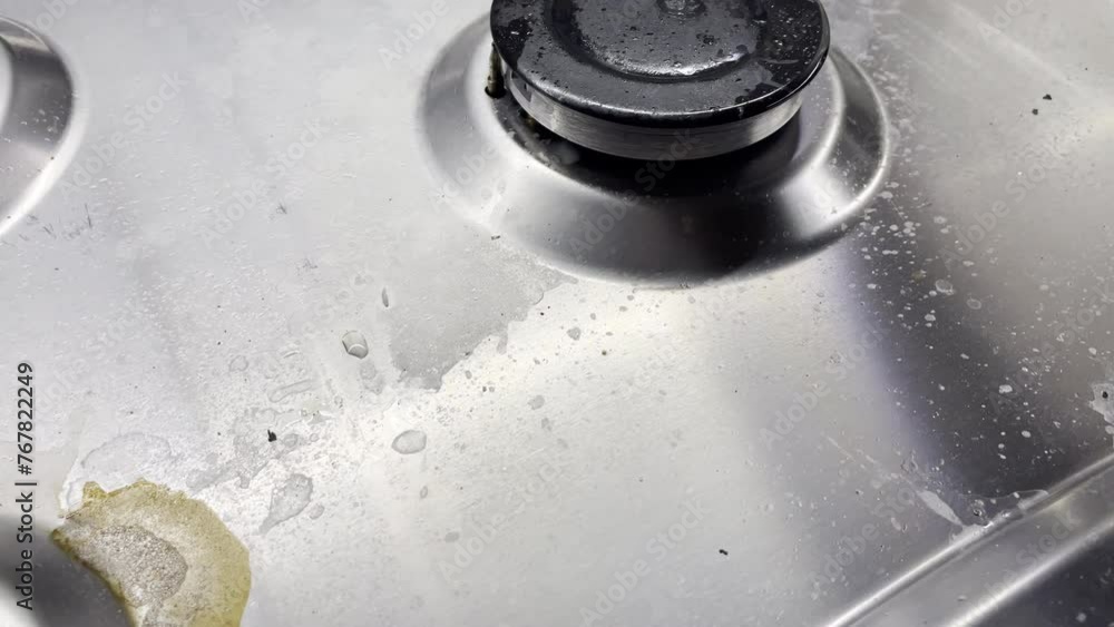 Vidéo Stock Dirty greasy chrome cooker surface in the kitchen, dried ...