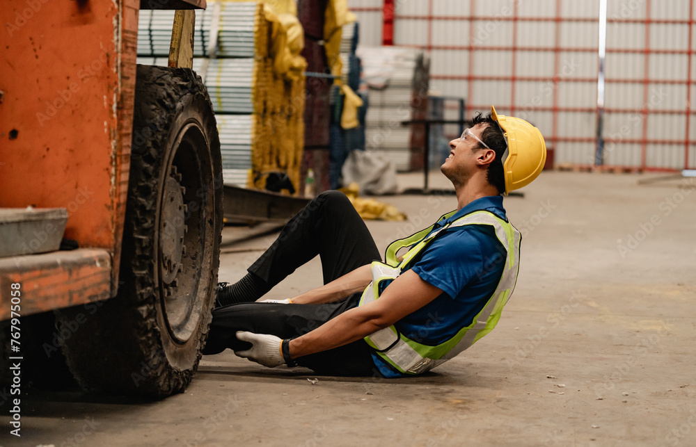 Factory accident Car wheel hits employee's leg Call an emergency for ...