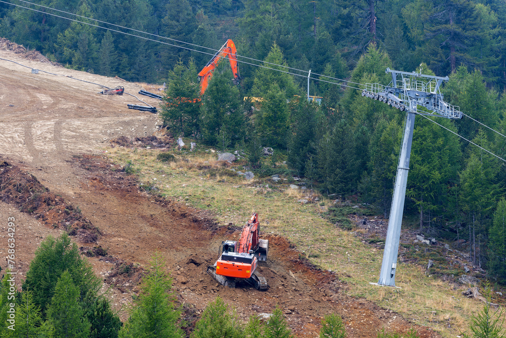 Bau neuer Skipisten im Schnalstal in den Ötztaler Alpen foto de Stock ...