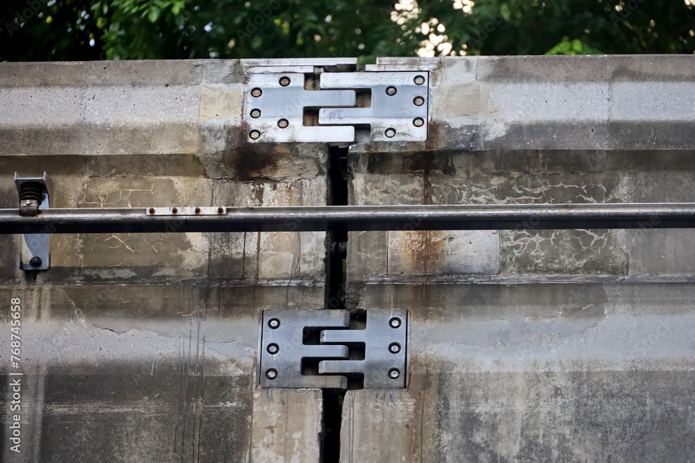 construction of steel plate joint on monorail lines, MRT lines, modular ...