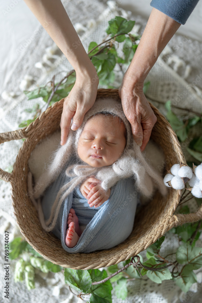 Newborn photo of an 8-day-old Taiwanese and half-Australian newborn ...