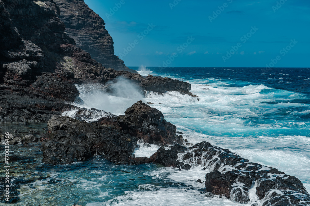 Makapuʻu Tide Pools, basalt comes from the Koʻolau volcano in eastern ...