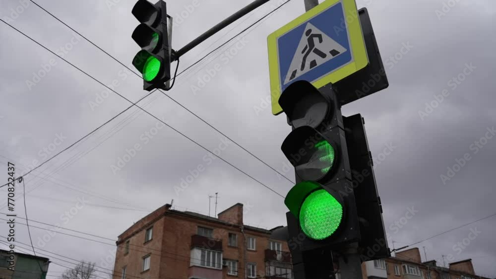Vidéo Stock regulations and driving safety. Traffic light on the road ...