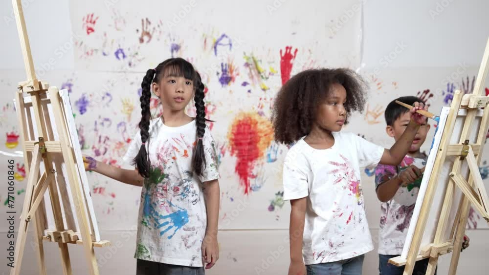 Vidéo Stock Diverse student painted or draw canvas at stained wall in ...