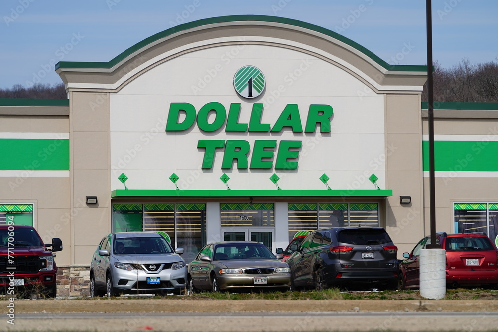 Dollar Tree store logo sign on a building on the discount store. Stock ...