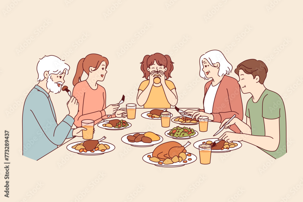 Póster Large family has dinner together after completing religious fast ...