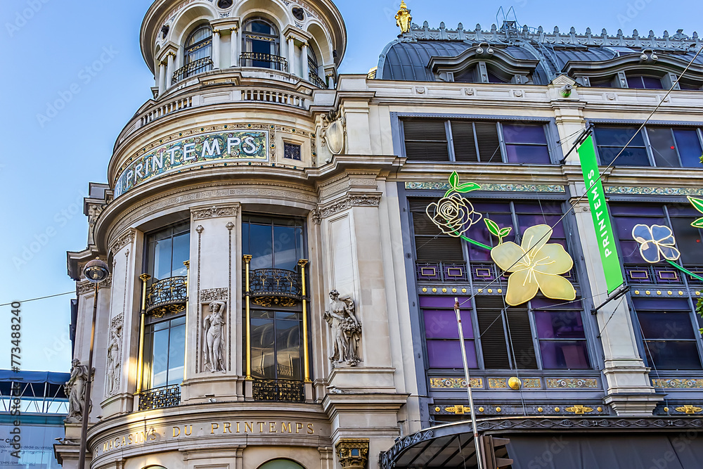 Paris Printemps Haussmann (founded in 1865) - largest beauty Department ...