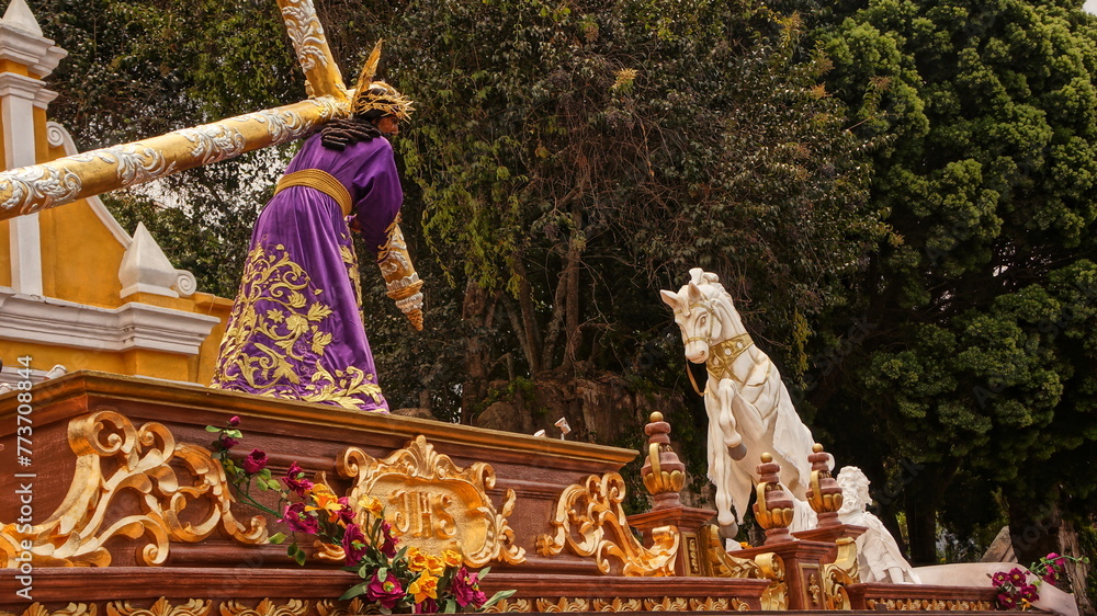 Foto de Procession of Jesus Nazareno del Perdón and Virgin Mary. Holy ...