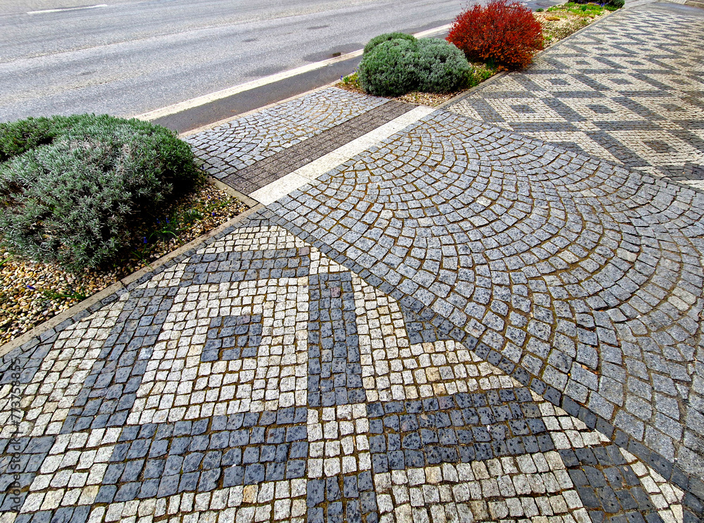 the entrance to the house is highlighted by the type of paving. a ...
