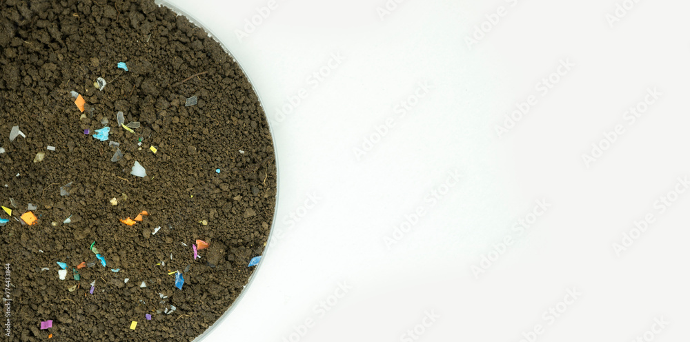 Fotografia do Stock: Soil sample with visible microplastics insidel ...
