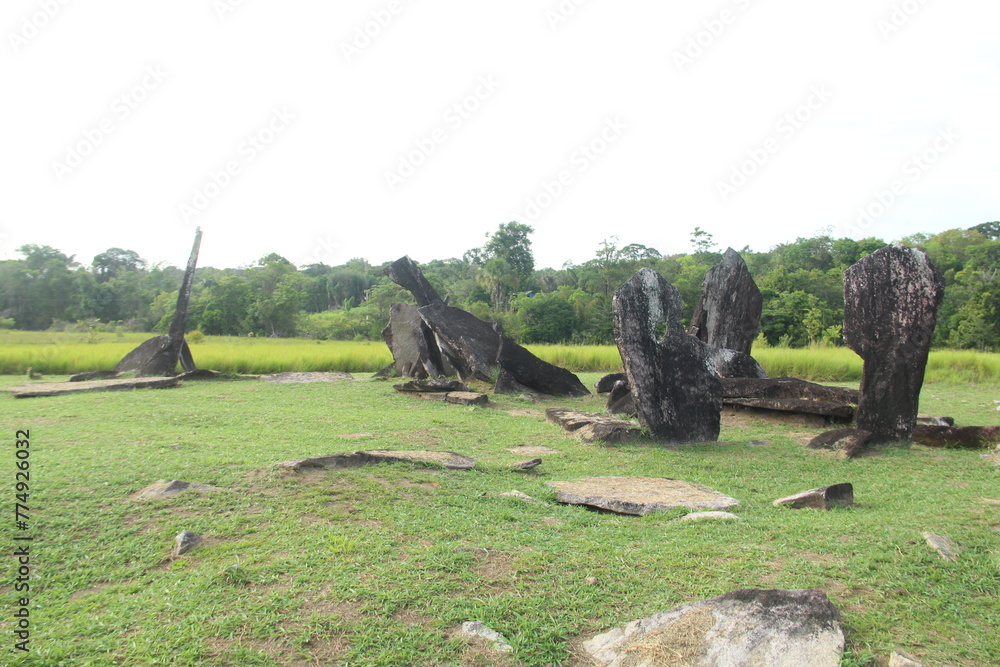 monolitos do sitio arqueológico do solstício, em calçoene, amapá ...
