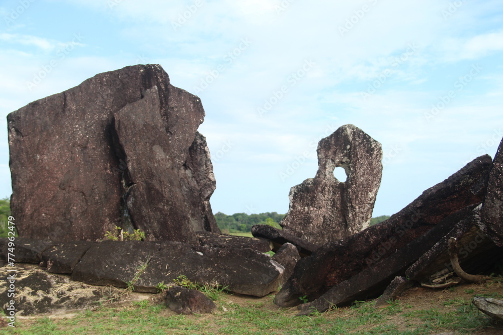monolitos do sítio arqueológico do solstício, em Calçoene, Amapá Stock ...