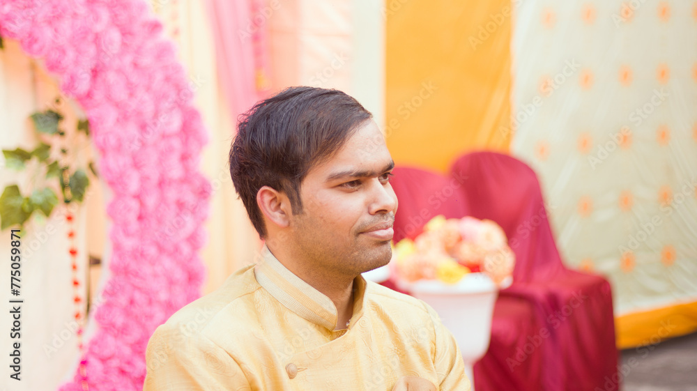 A groom posing for his wedding photo in a big fat Indian wedding ...
