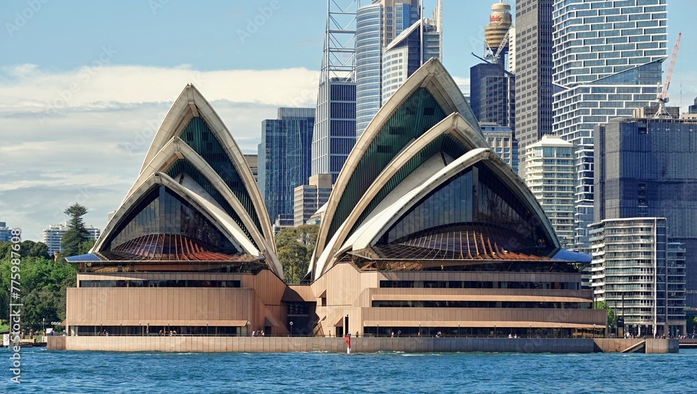 Foto de Sydney Opera House iconic Australian building do Stock | Adobe ...