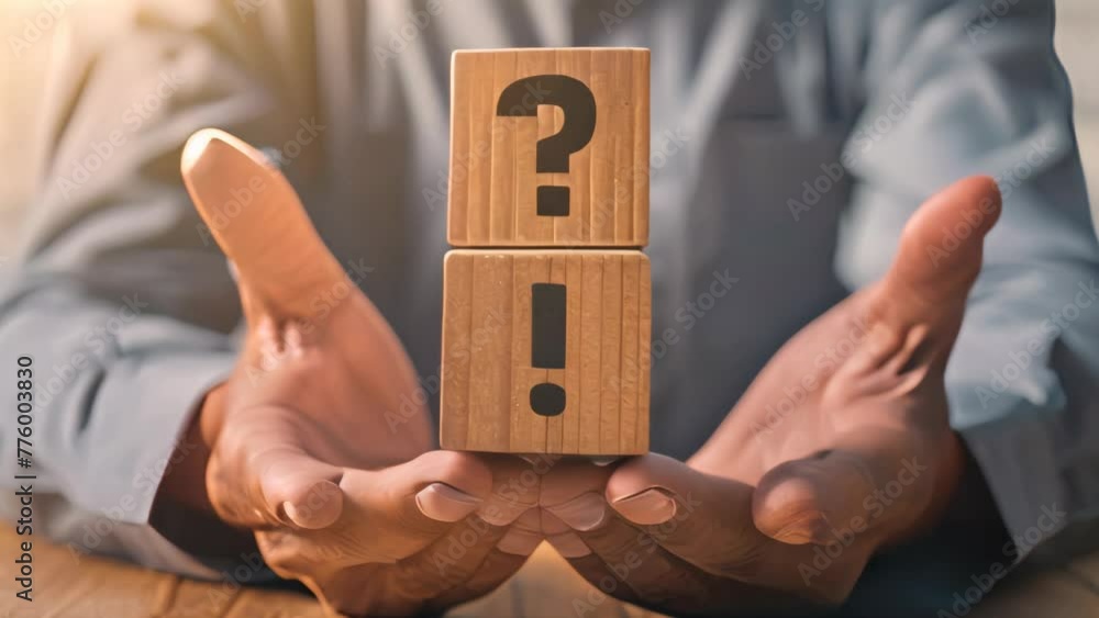 Vidéo Stock Person holding wooden blocks with a question mark on a ...