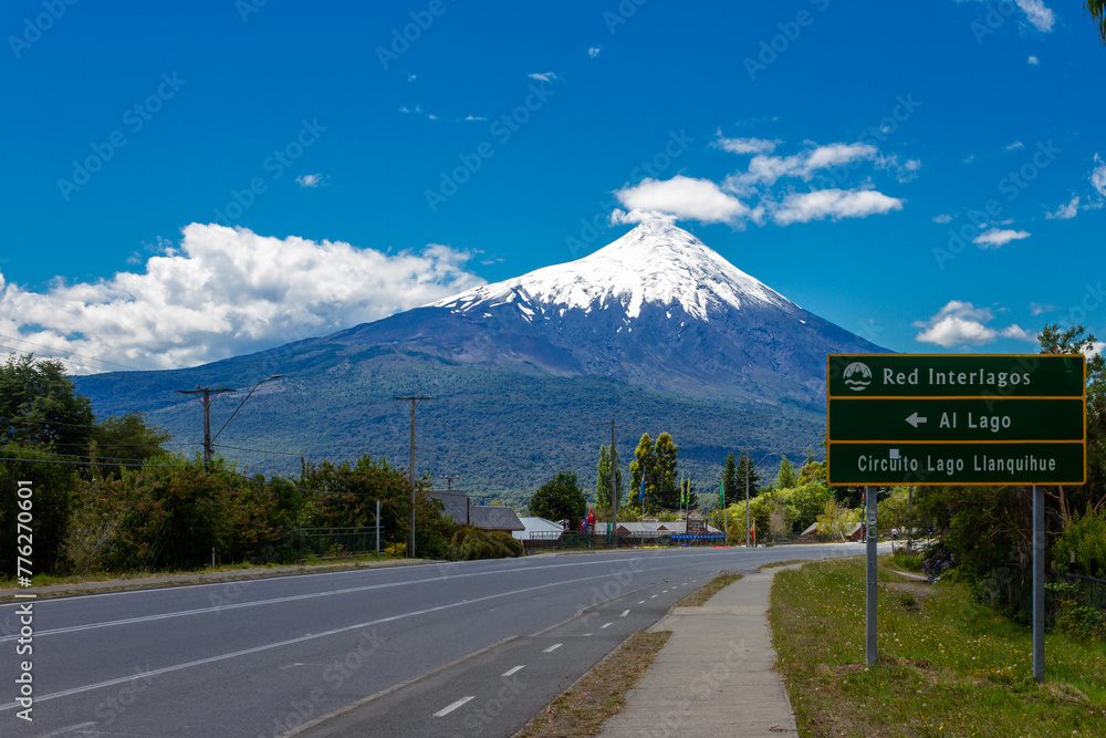 Red Interlagos, carretera volcán osorno Lago Llanquihue Sur de Chile ...