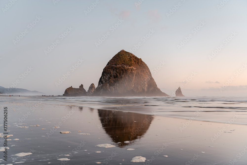 Discovering Haystack Rock: A Natural Wonder of the Pacific Northwest ...