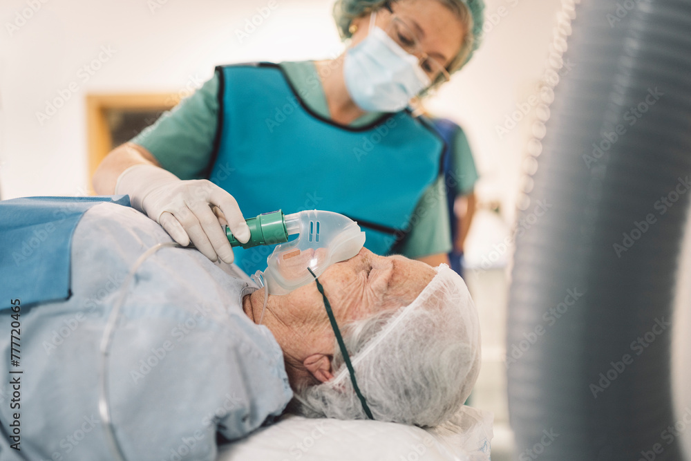 Pre oxygenation for general anesthesia to patient Stock Photo | Adobe Stock
