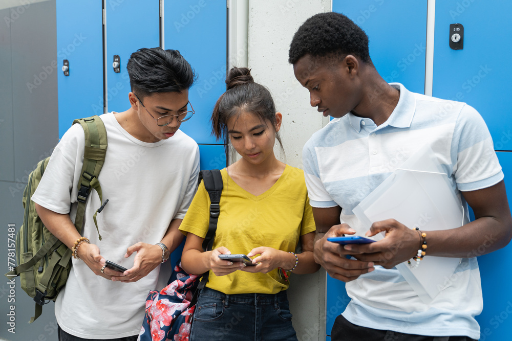 Generation Z teenagers addicted to internet and social media on their ...