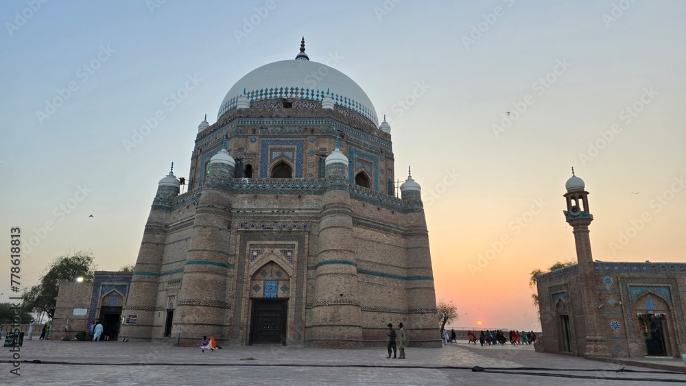 Tomb of Shah Rukn e Alam in Multan Pakistan. Sheikh Rukn-ud-Din Abul ...