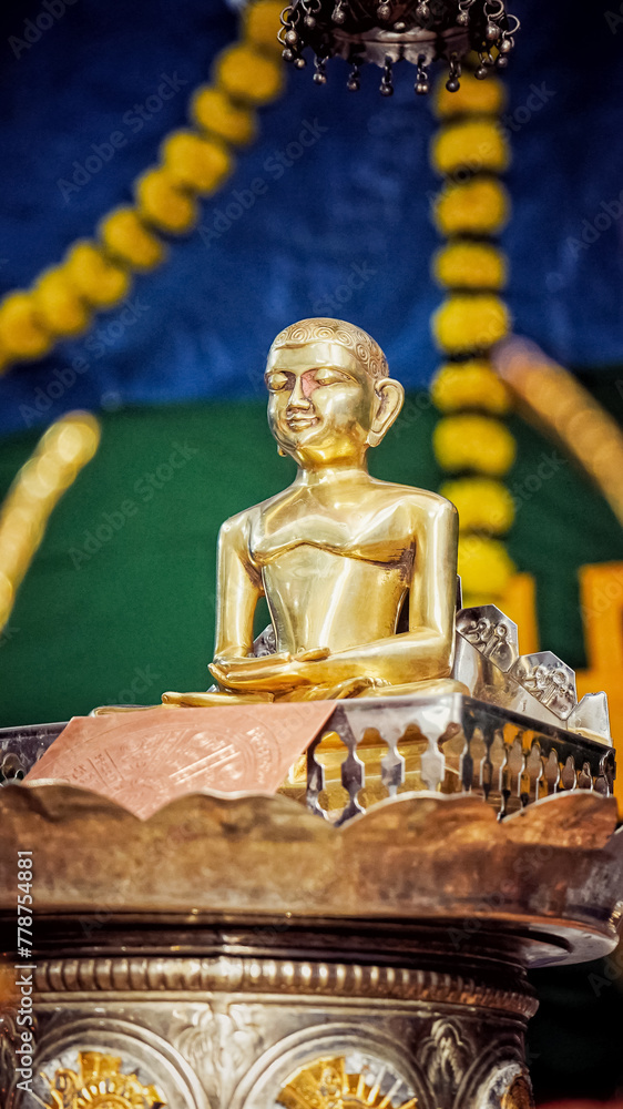 JAIN GOD IDOL picture of the deity Mahavira sculpted in white marble at ...