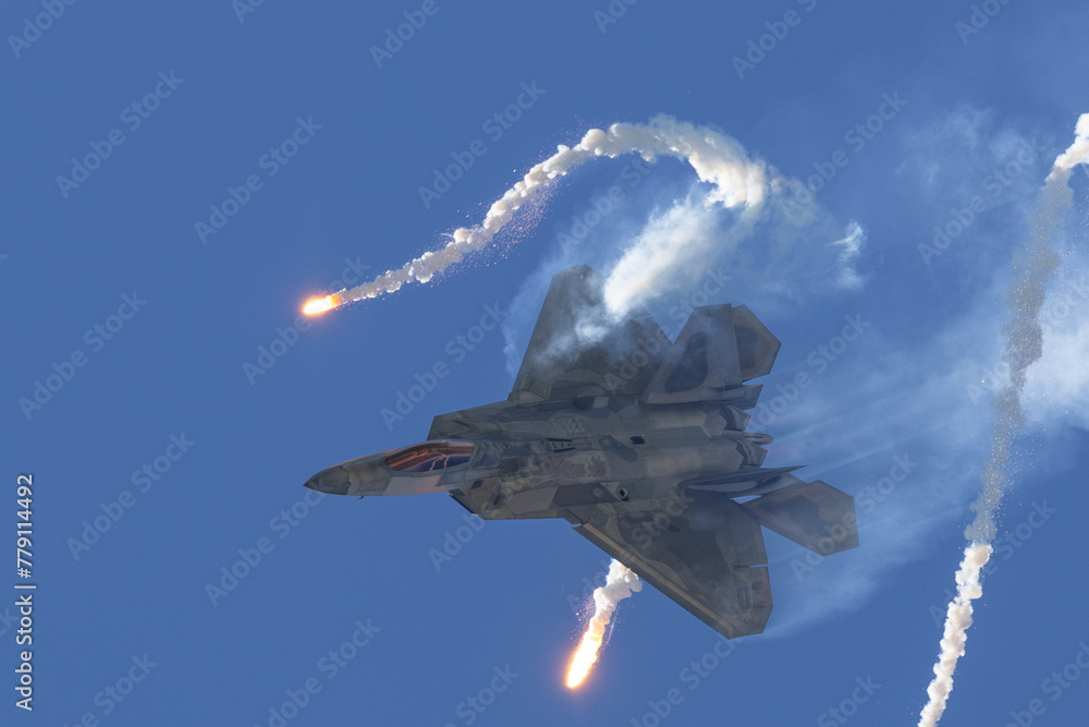 Epic view of a F-22 Raptor deploying flares in a turn, in smoke and in ...