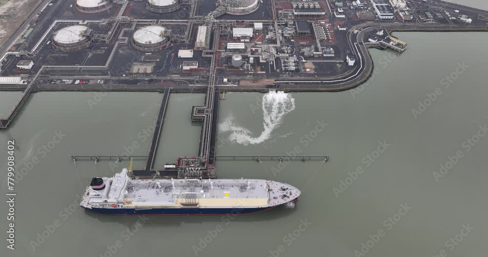 Liquid natural gas terminal, transportation over sea. Storage ...