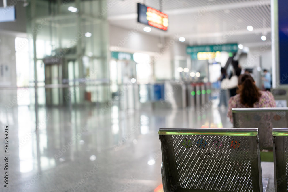 China EMU train station, high-speed, EMU in the light rail platform ...