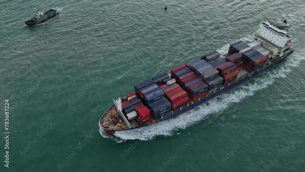 Cargo Container experss ship running very fast in the ocean. Container ...