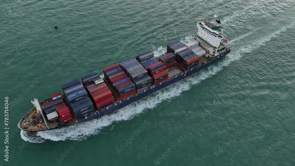 Cargo Container experss ship running very fast in the ocean. Container ...