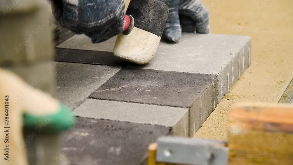 Vidéo Stock Laying paving slabs close-up. Road surface, construction ...
