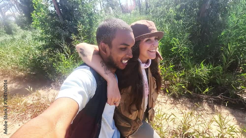 Hike, vlogging and live streaming with couple, online and eco travel ...