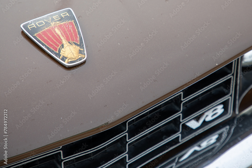 Rover P6 3500 V8 brand text and sign logo on hood front car vintage ...