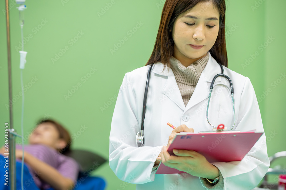 Woman doctor monitor Adjust the drip rate feed of saline dripping ...