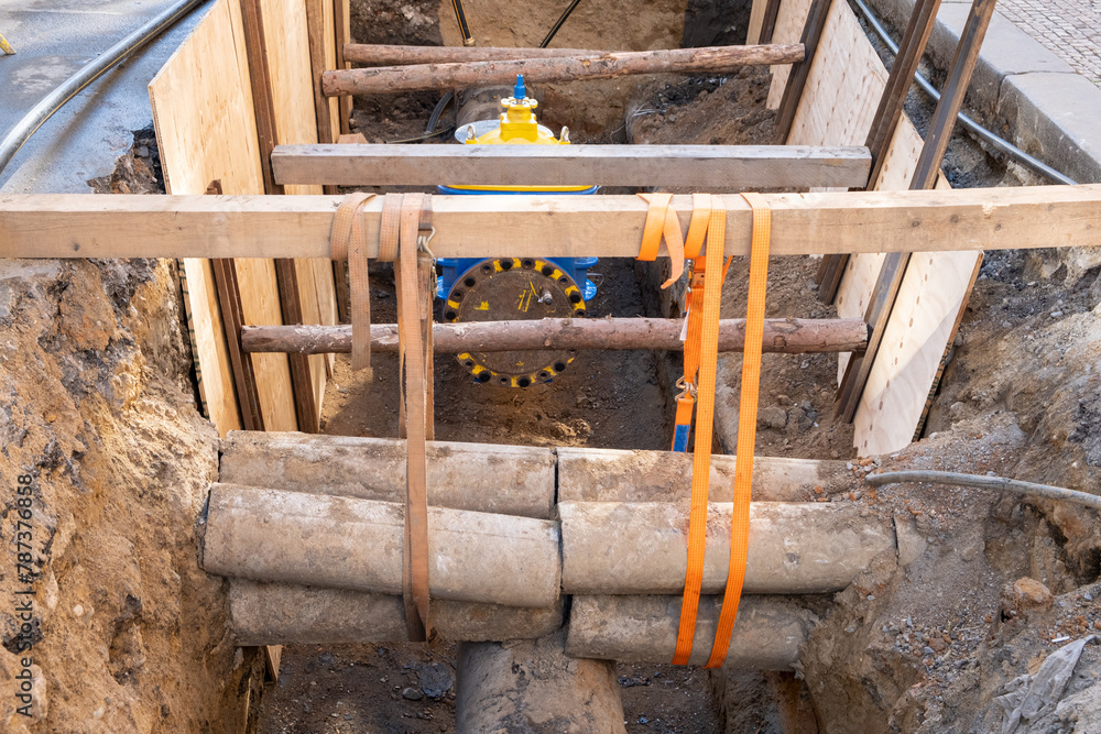 City street infrastructure maintenance, with a replacement of water and ...