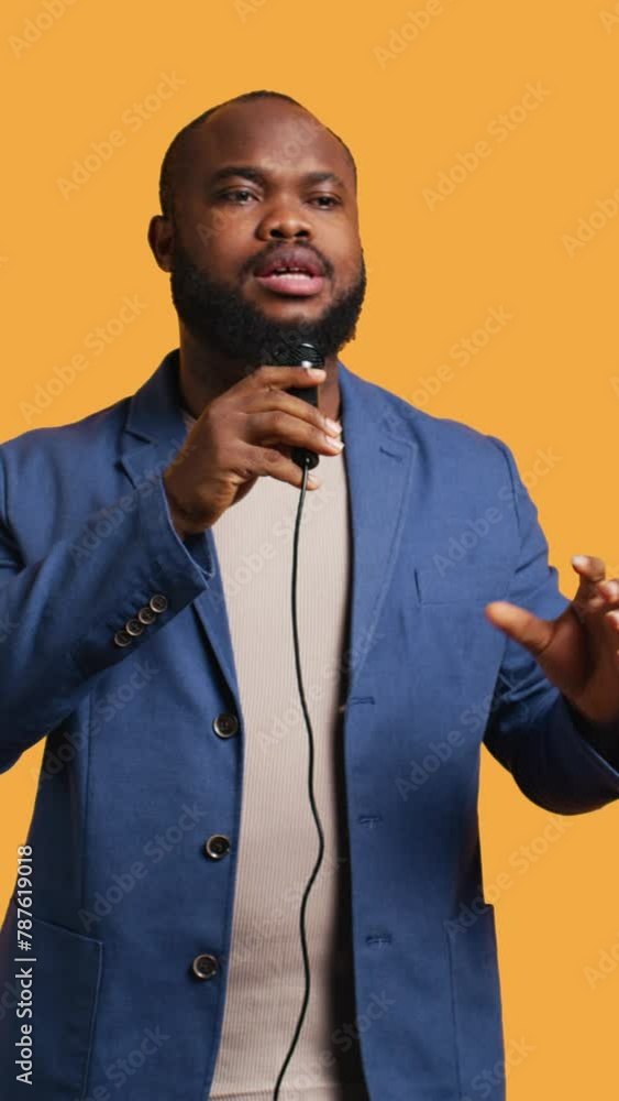 Vidéo Stock Vertical video Portrait of african american lecturer ...