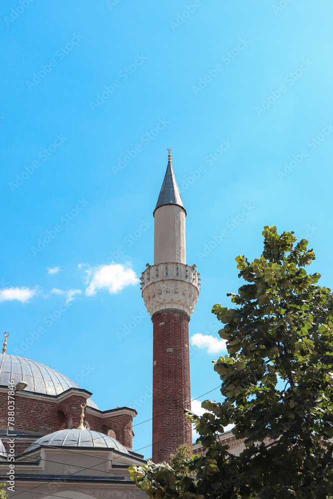 Foto de Sofia, Bulgaria- August 18, 2023: Banya Bashi Islam Mosque ...