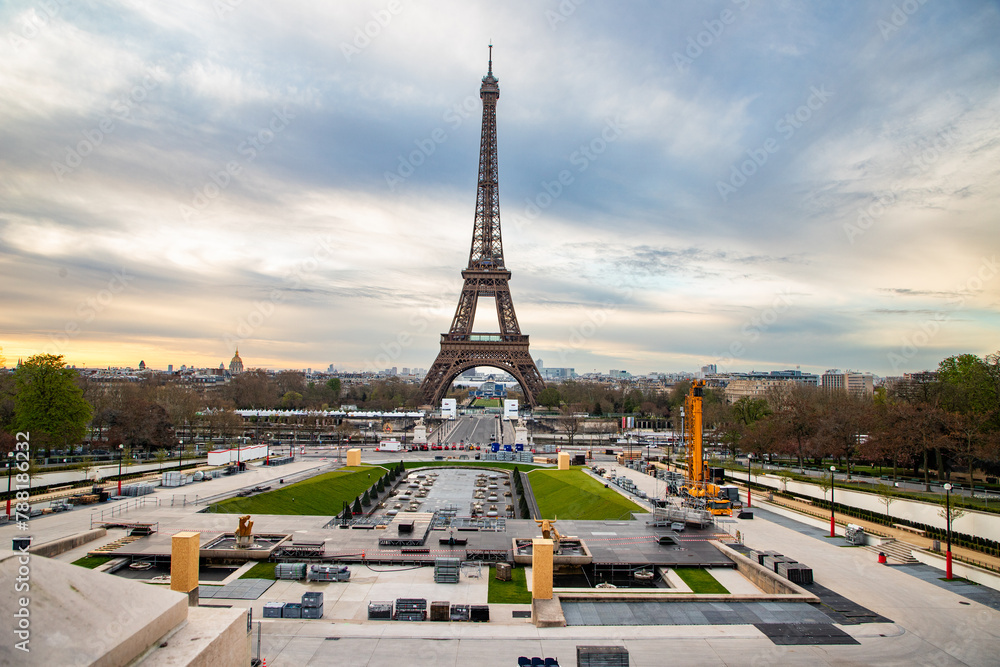 PARIS, FRANCE - MARCH 30, 2024: Eiffel Tower seen from the Jardins du ...