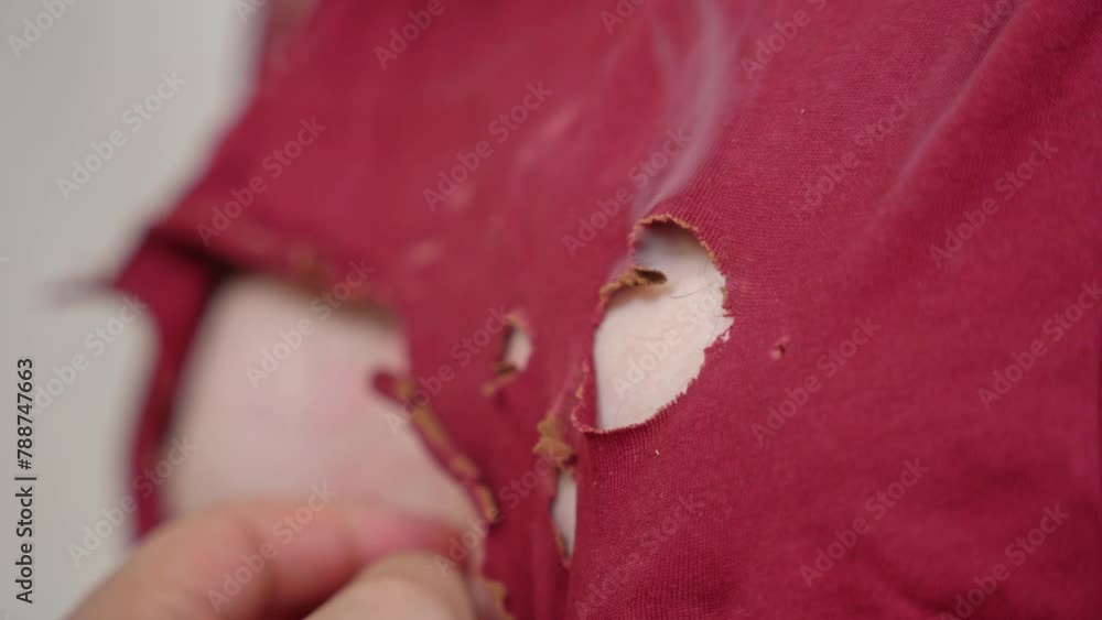 Vidéo Stock Hand touches burnt body, burning clothes smoldering on fire ...