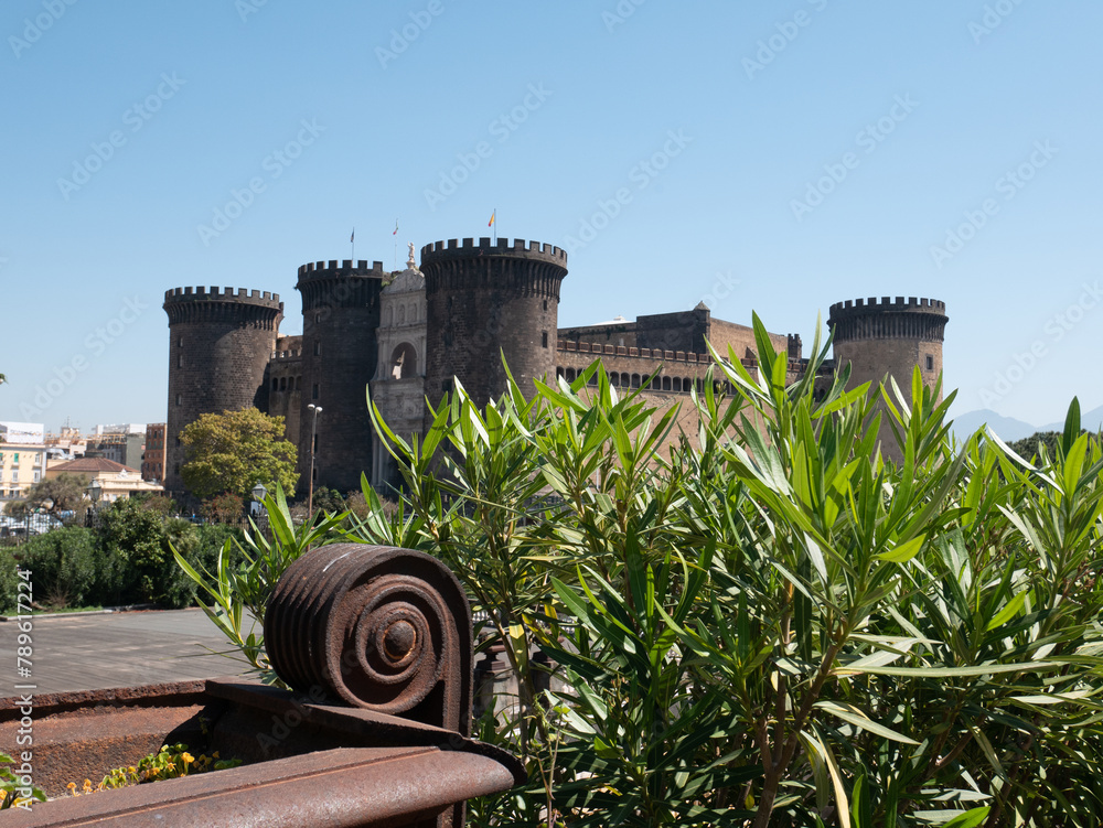 Campania, Napoli, Castello Maschio Angioino, torri, cielo sereno, dal ...