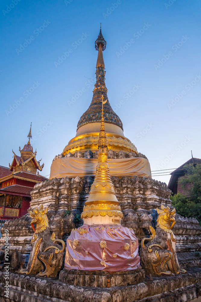 Buddhist temple, Asian culture, Chingmai, Thailand, architecture of ...
