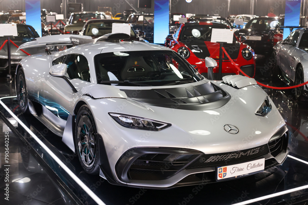 Foto de Mercedes AMG One supercar unveiled at the Tiriac Collection ...