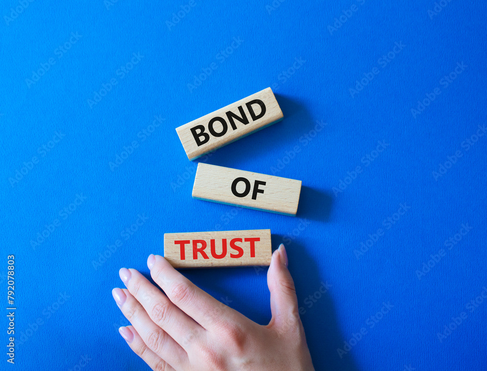 Bond of trust symbol. Wooden blocks with words Bond of trust. Beautiful ...