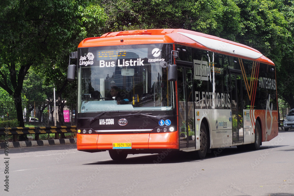 Jakarta public transport, trans Jakarta with Electric Bus, BYD from ...