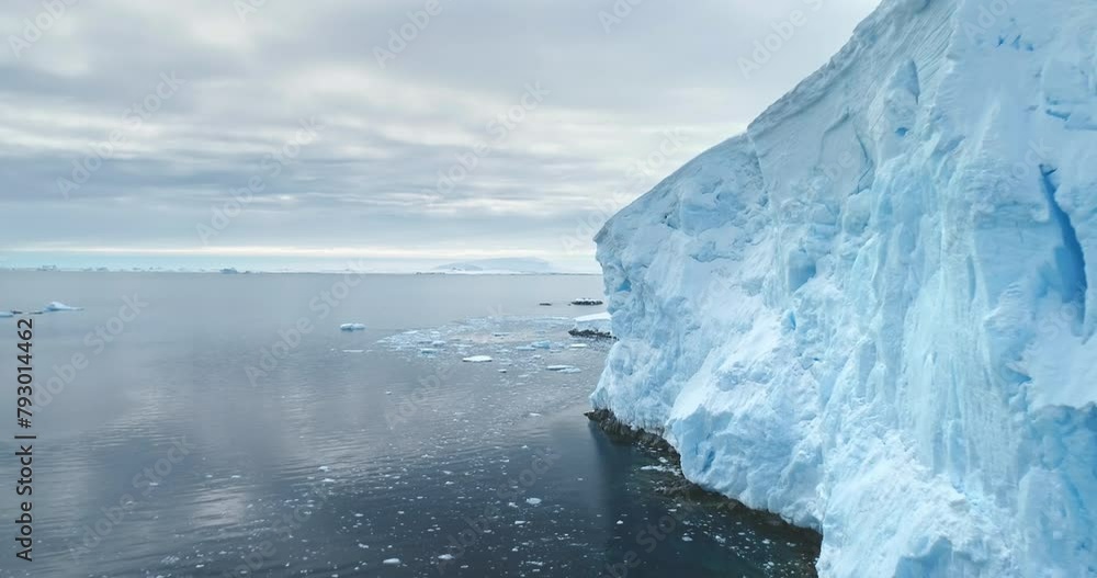 Vidéo Stock Close up aerial flight massive glacier in Antarctica ...